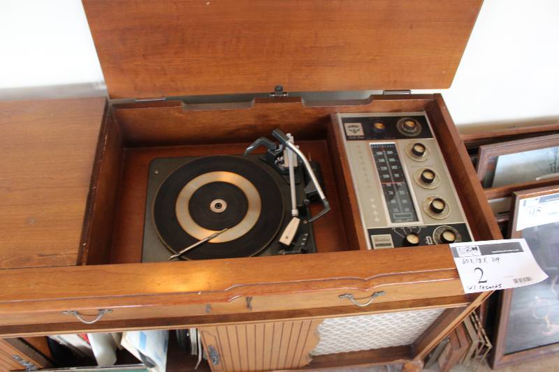 Modern Vintage DuMont Floor Console AM/FM Stereo Radio and Turntable ...
