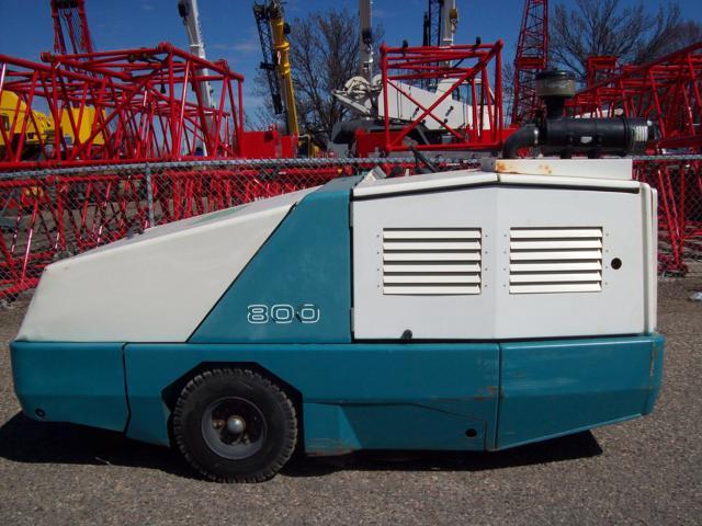 S.O.S Bloomington 2004 Tennant 800 Sweeper | K-BID