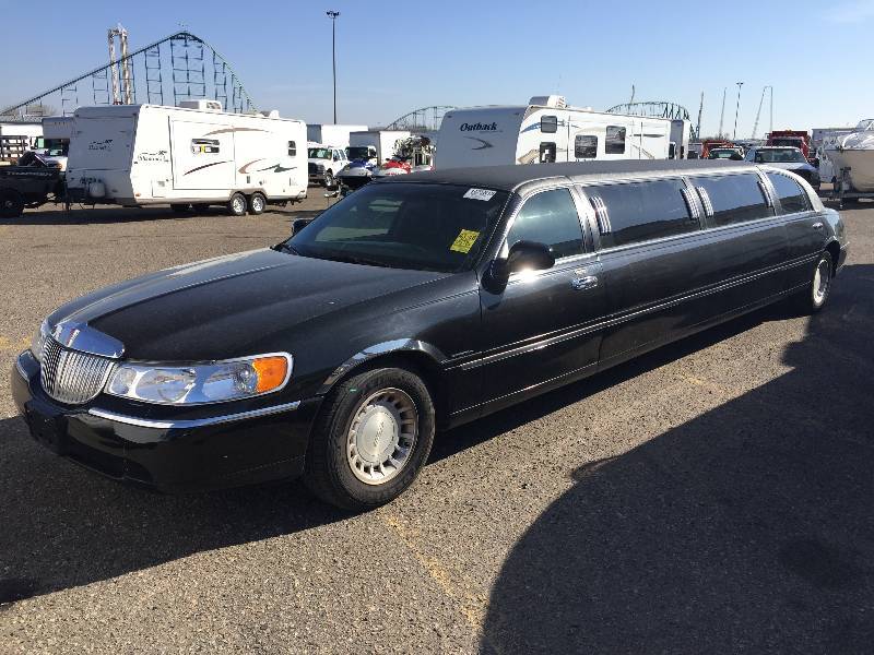 2000 Lincoln Town Car Limousine Signature | K-BID