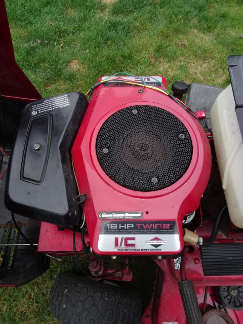 Murray 18 HP 46" Deck Riding Lawn | K & C Auctions Blaine 33 | K-BID
