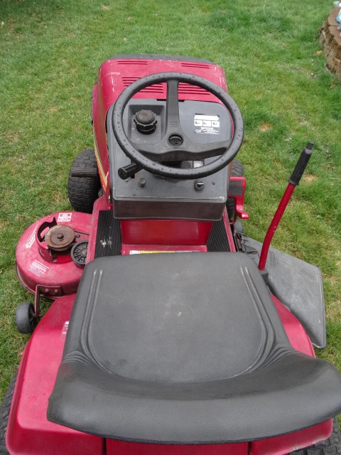 Murray 18 HP 46" Deck Riding Lawn | K & C Auctions Blaine 33 | K-BID
