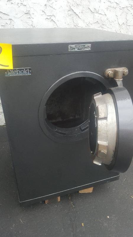 Diebolt Antique Round Door Safe. | Heavy safes and locking cabinet | K-BID