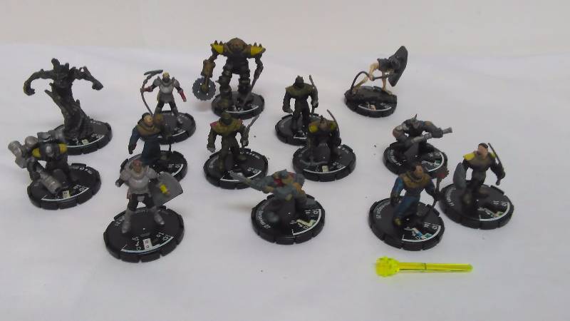 Dungeons and Dragons playing pieces (14) | Estate Auction 2016 Hawley 2 ...