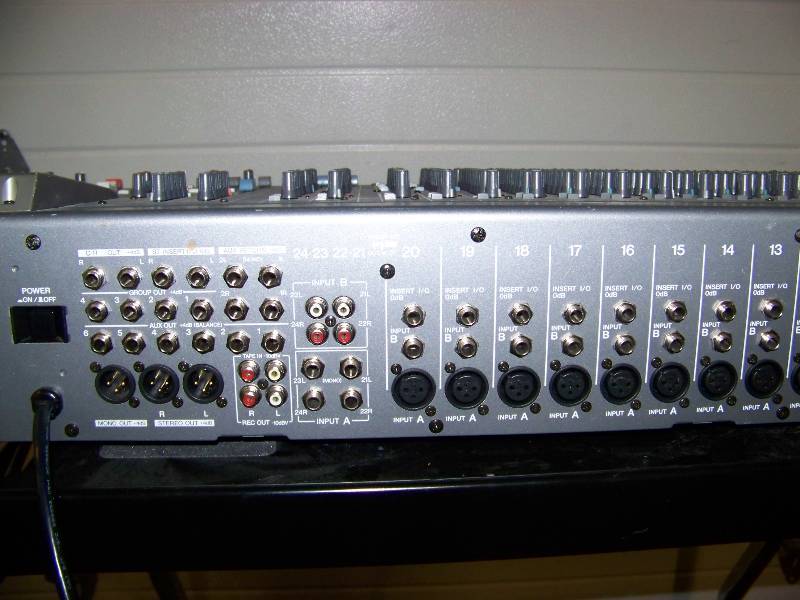 Yamaha, 24-Channel, Mixing Console / Sound Board with Standard Power ...