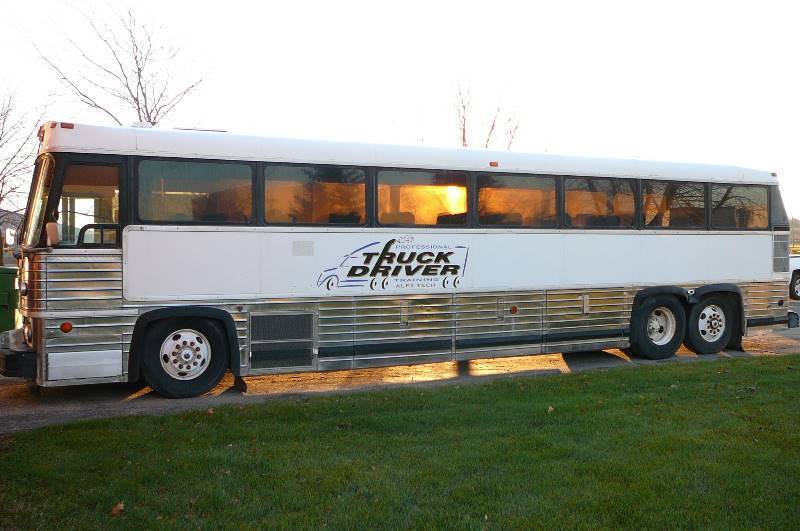 1983 MCI Crusader ii Bus | College Shed, & Vehicles #443 | K-BID