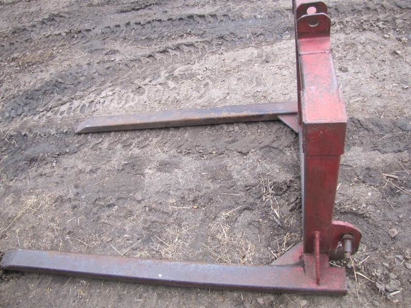 3 Point Round Bale Forks / Lift | Construction Liquidation II | K-BID