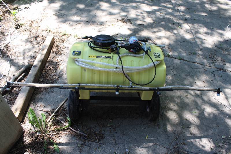John Deere 25 Gallon Pull Behind Tank Sprayer | HUGE Construction ...