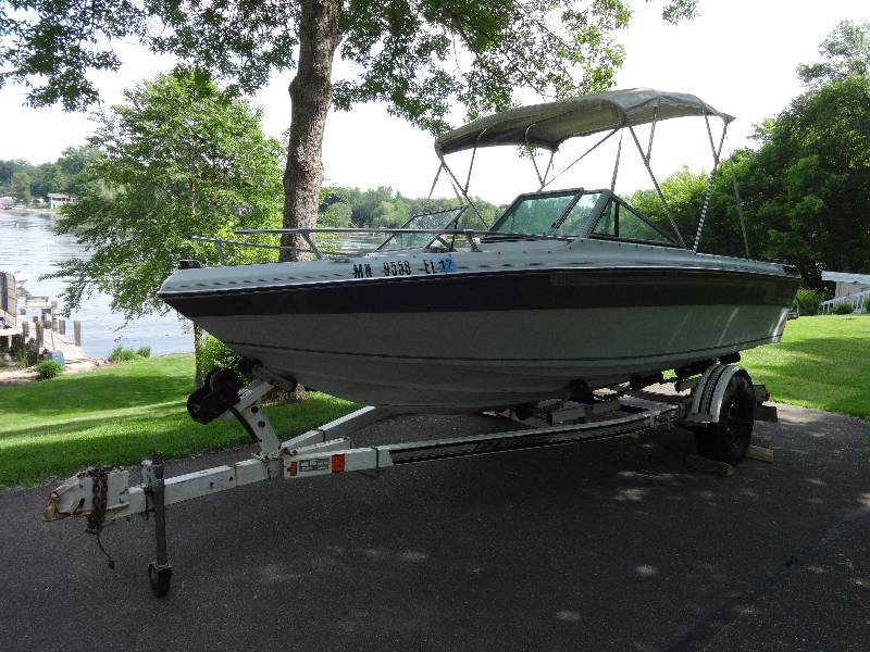 1982 -19 Foot Celebrity Runabout w/ Trailer | K-BID