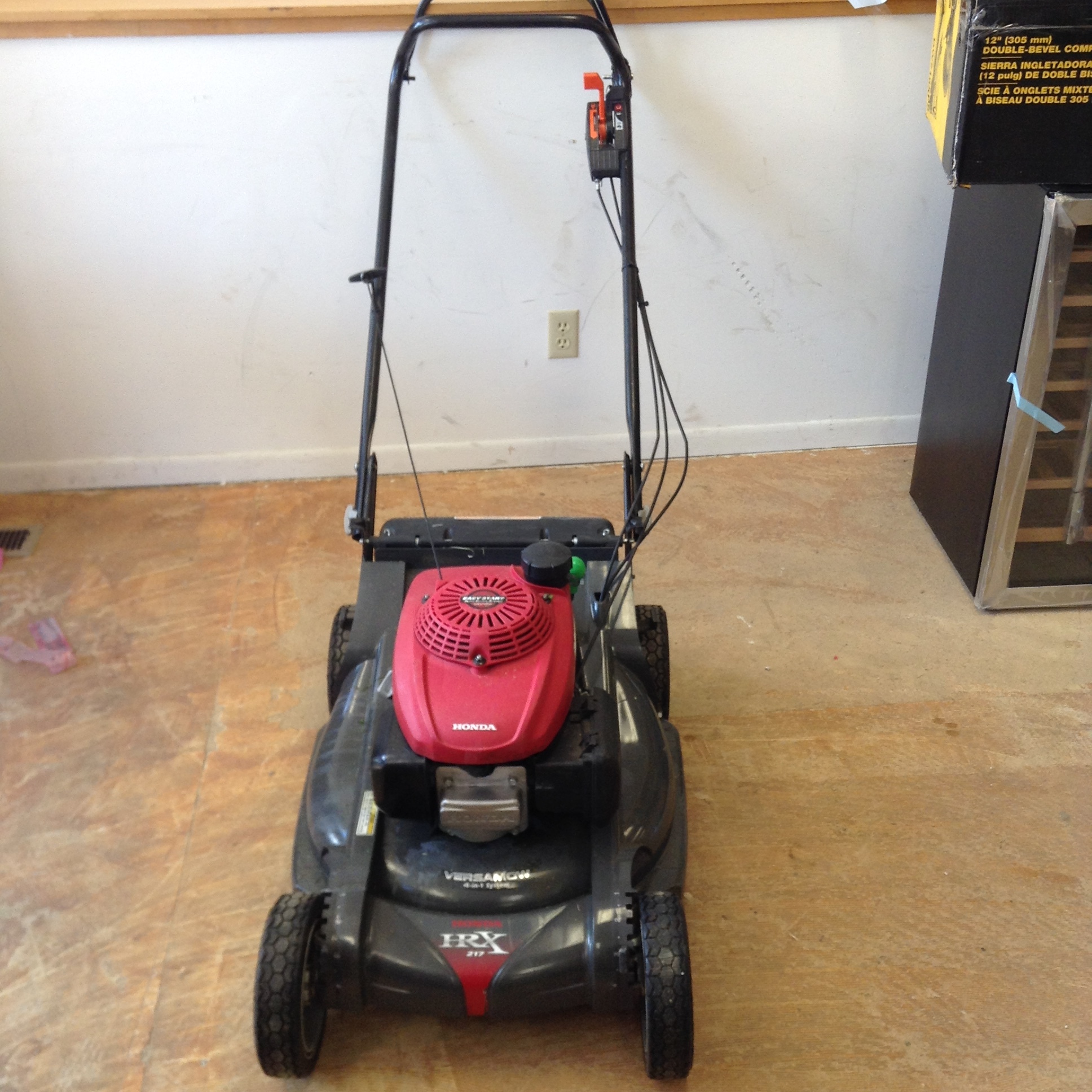 Honda HRX217VKA (21") 186cc Select Drive™ Self-Propelled Lawn Mower in ...