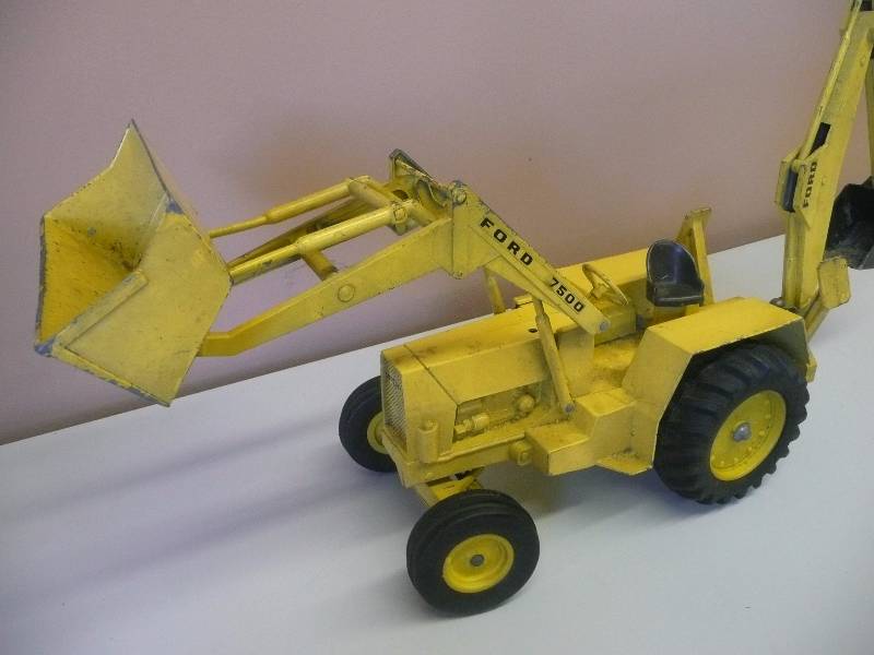 VINTAGE ERTL FORD 7500 TRACTOR BACKHOE GIANT 1/12 SCALE APPEARS TO BE ...