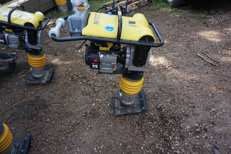 AJLR Model RM196LC Jumping Jack Plate Packer | Western Star Flatbed ...