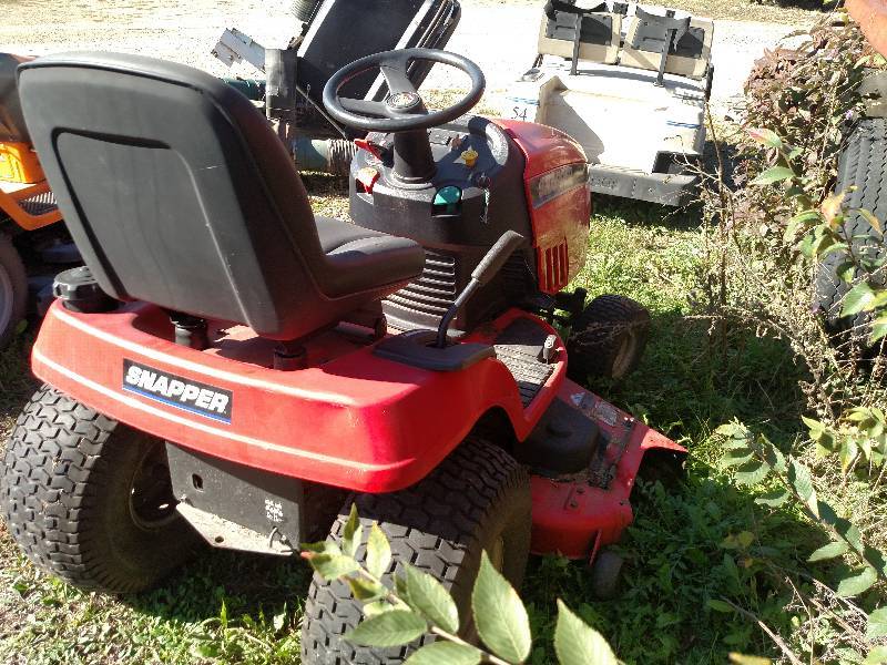 Snapper LT200 Lawn Tractor, 22 hp,... | October Consignments | K-BID