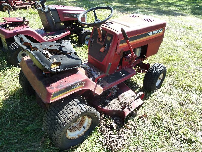 Murray Riding Lawn Mower | Massive Lawn & Garden Tractor, Attachment ...