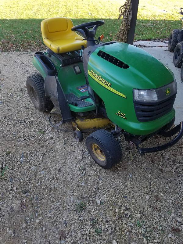 John Deere L111 Lawn Tractor. | K & C Auctions Stillwater Machining ...