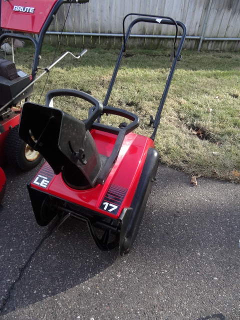 Snapper LE 17" Snow Blower, | K & C Auctions Blaine 46 | K-BID