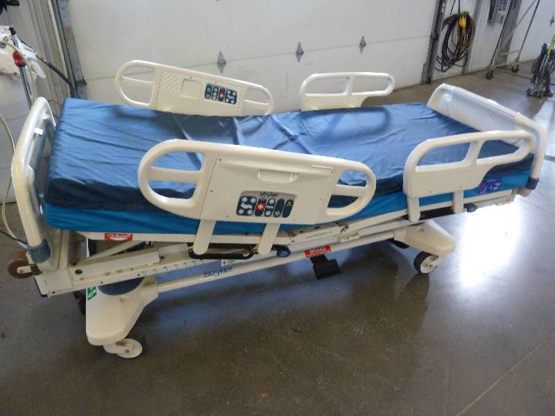 Stryker Critical Care Power Motorized Adjustable Hospital Nursing Home ...