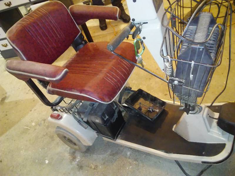 Lark Mobility Scooter, Runs, Model 4635. New Battery | Moving to the ...