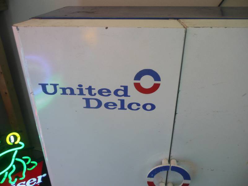 VINTAGE ORIGINAL UNITED DELCO SHOP CABINET WITH BALL-BEARING GLIDING ...