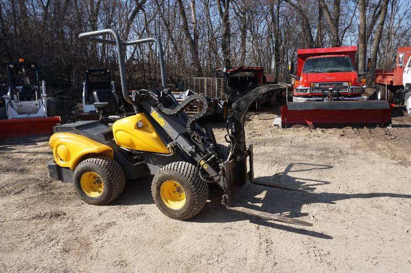 Multi Trac Model XT1400 Articulating Wheel Loader | South Metro Spring ...