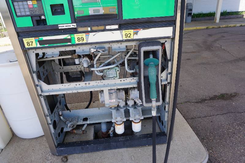 Dresser Wayne Model V590D4 Fuel Dispenser Pump With Hoses | SW Metro ...