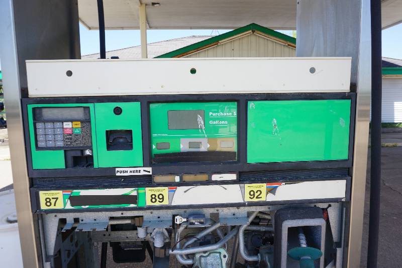 Dresser Wayne Model V590D4 Fuel Dispenser Pump With Hoses | SW Metro ...