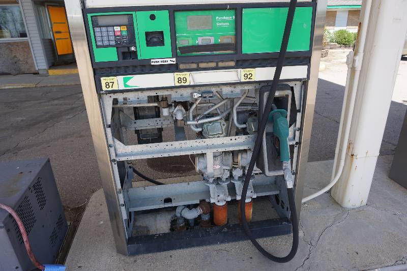 Dresser Wayne Model V590D4 Fuel Dispenser Pump With Hoses | SW Metro ...