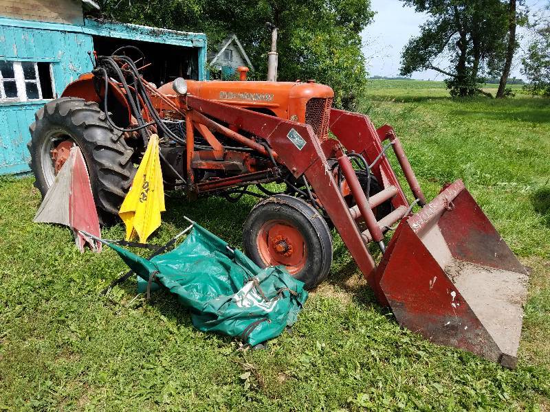 Allis Chalmers WD45 with 5 foot wide Vaughn Loader & Winter Heat Cab ...