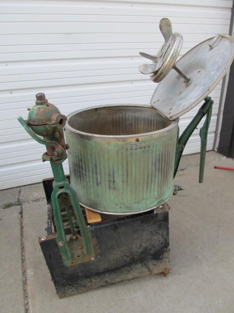 Antique/Vintage VOSS FLOTO-PLANE Washing Machine | Little Canada Estate ...