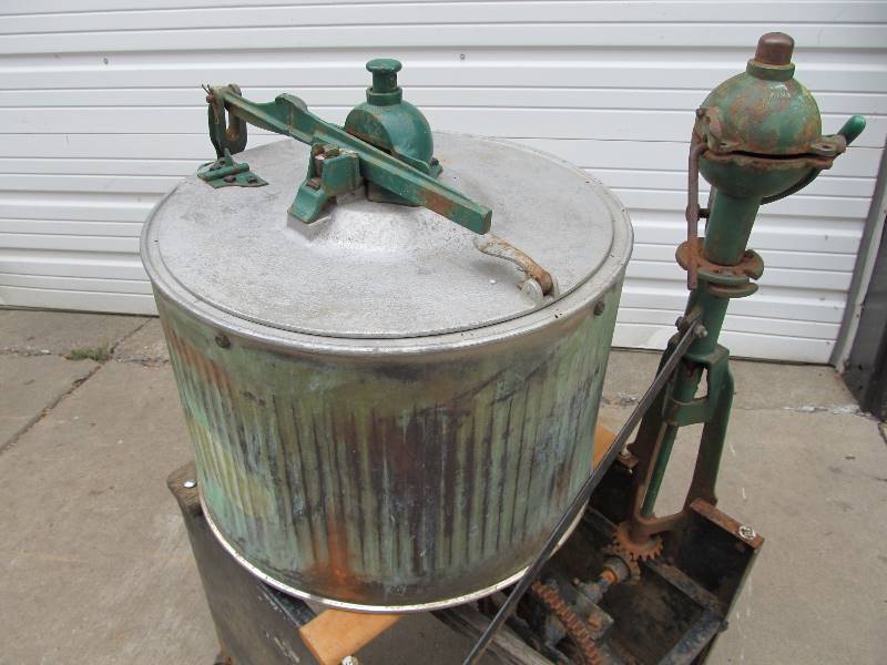 Antique/Vintage VOSS FLOTO-PLANE Washing Machine | Little Canada Estate ...