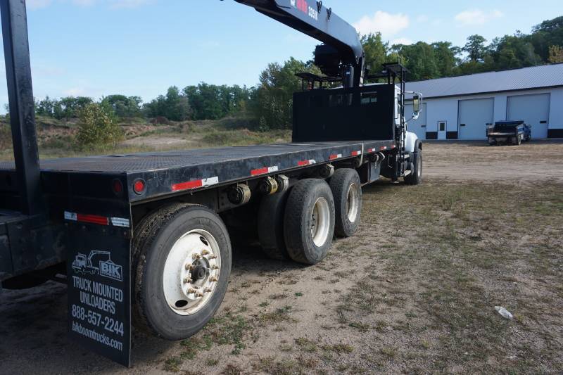 2005 Mack Granite 24' Flat Bed Truck With Hiab 335K-4 HiPro Crane/Boom ...
