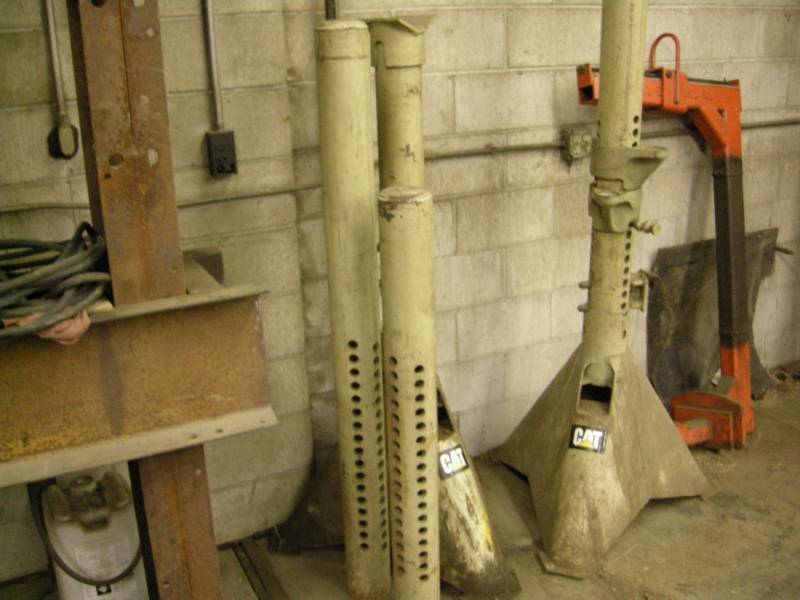 CAT Heavy Equipment Jack Stands | Contracting Business Complete Shop ...