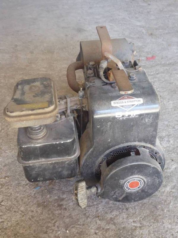 5 HP Briggs & Stratton Gas Engine | November 2018 Deals Auction | K-BID