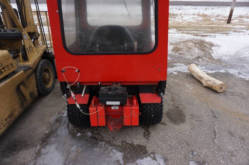 Steiner Model 420 4 x 4 Tractor With Hydraulic Snow Plow Attachment ...