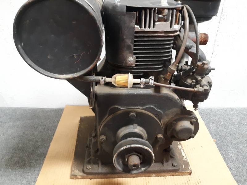 Single Cylinder Wisconsin Model AEH Gas Engine | Antique and ...