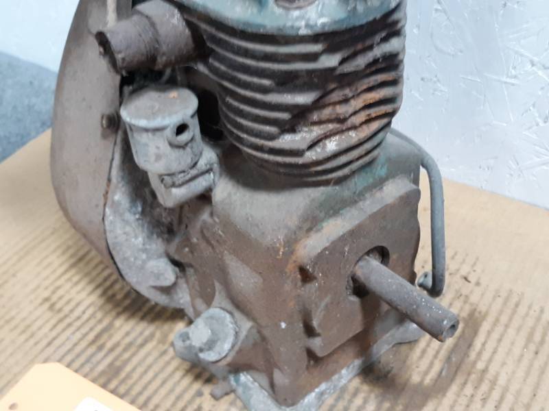 Lauson Model RSC-591 Small Gas Engine | Antique and Collectible Auction ...
