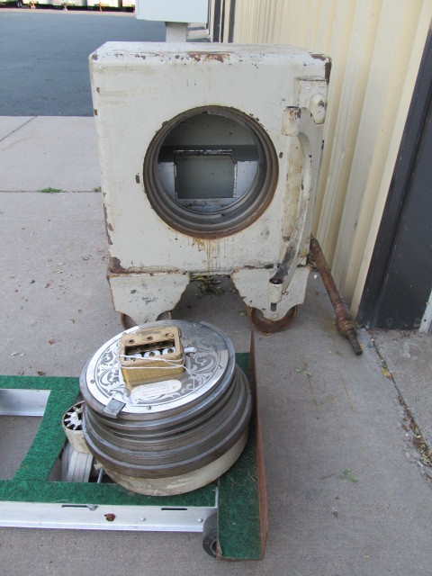 Antique MOSLER Screw Door Cannonball Style Safe | LITTLE CANADA Estate ...