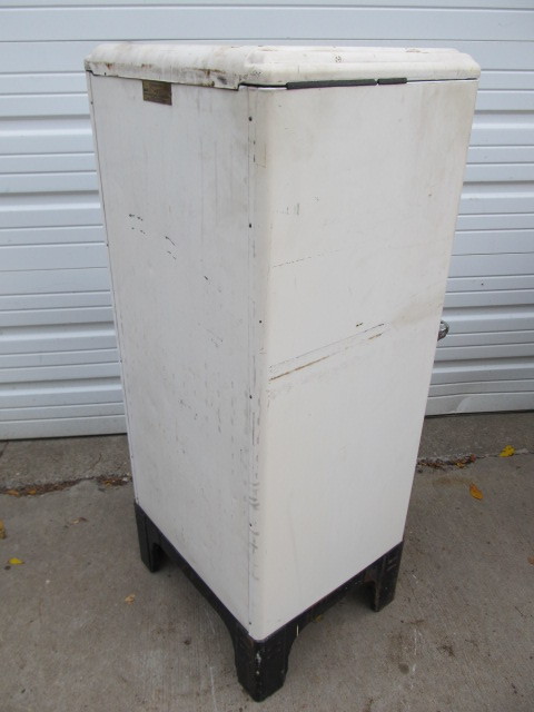 Vintage 1930's COOLERATOR Ice Box | Large Little Canada Estate Auction ...