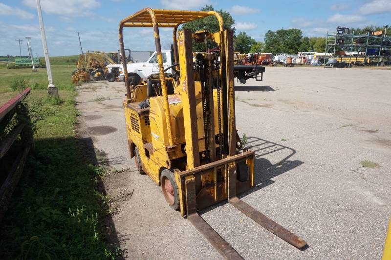 Tow Motor Model 422SG2524 Propane Powered Fork Lift | SW Metro ...