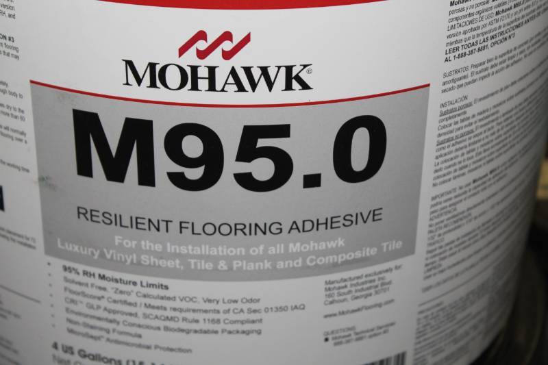 Lot of (4) Mohawk M95.0 Resilient Flooring Adhesive 1-Gallon Pail ...
