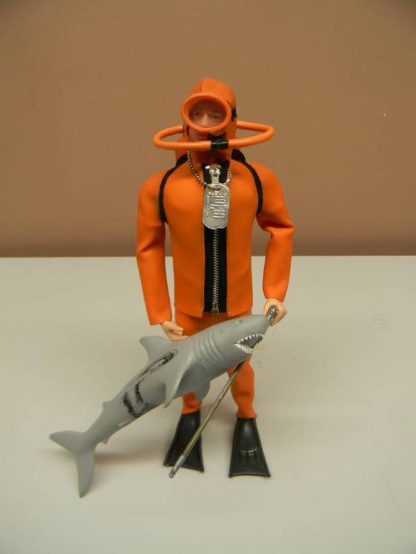 VINTAGE 1964 GI JOE FROGMAN JOINTED FIGURE & SUIT W/ GUN & SHARK ...
