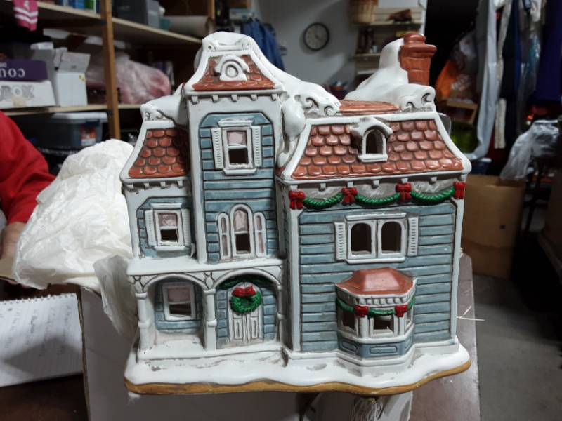 Lefton & Dept. 56 Villages And Christmas Decor | K-BID