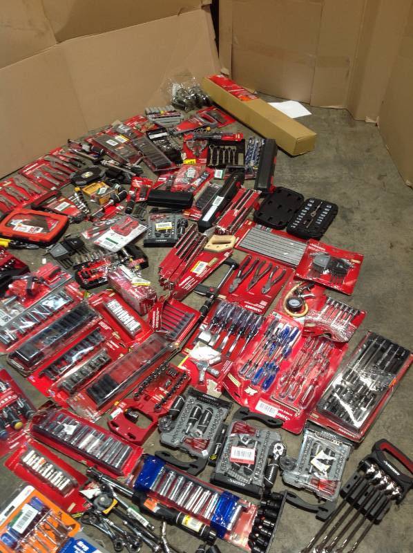 KX REAL DEALS NEWPORT INDOOR/OUTDOOR TOOLS SND FURNITURE PALLET ...