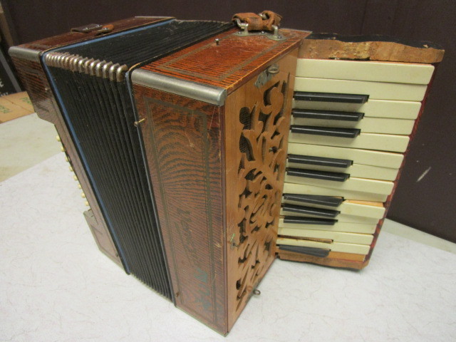 POLKAS AND SQUEEZEBOXES! VINTAGE ACCORDIONS, INSTRUMENTS, ALBUMS, HI-FI ...