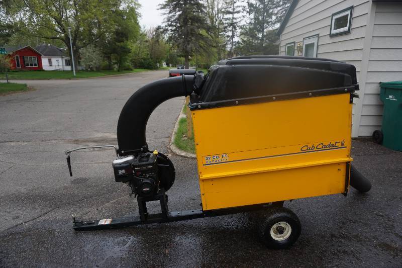 Cub Cadet Commercial Lawn Mowers and Vac Systems | K-BID