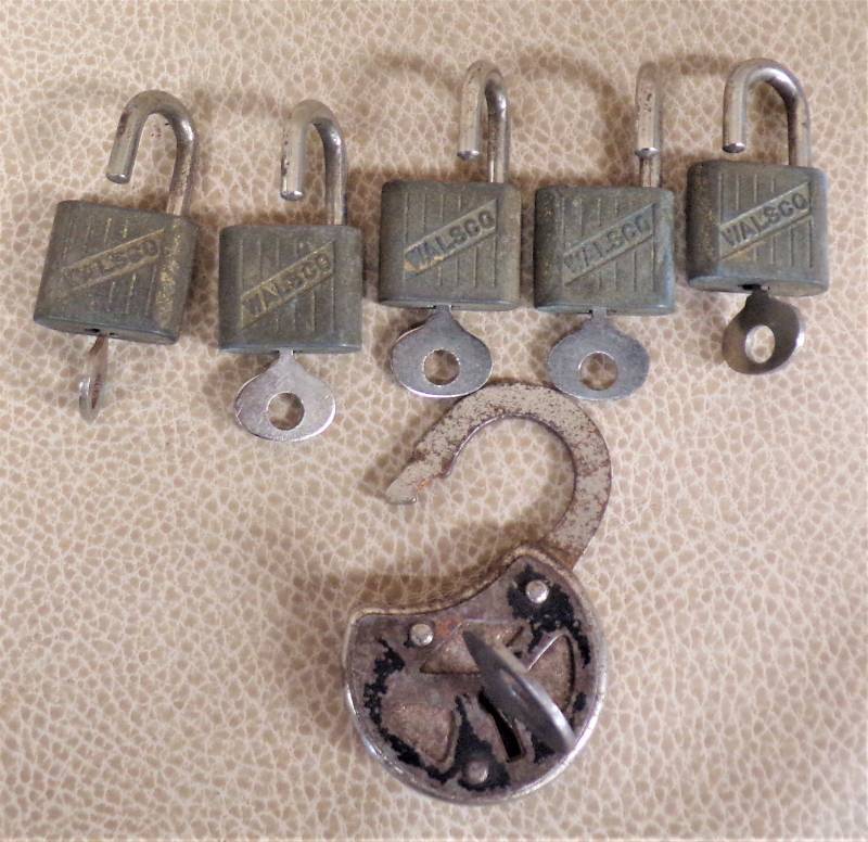 PADDLE LOCKS & ANTIQUE CAR EMBLEMS | K-BID