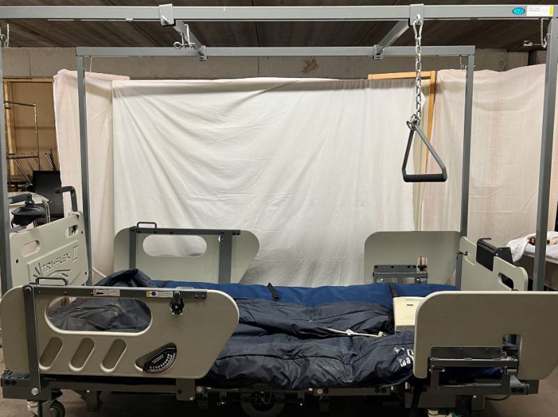 #1871 HOSPITAL BEDS & PHYSICAL THERAPY EQUIPMENT AUCTION - WOWOW MSRP ...