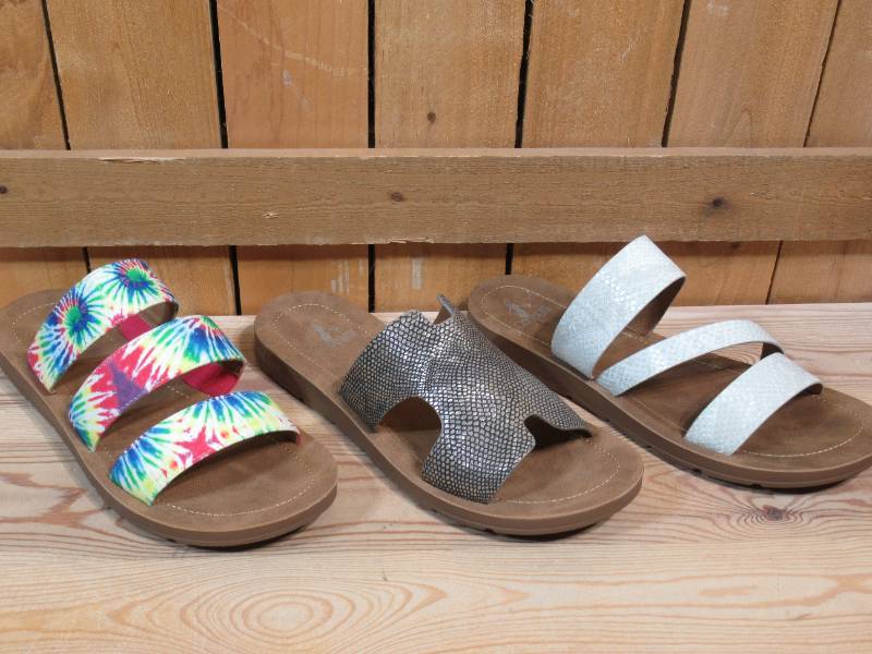 She's Got Diamonds On The Soles Of Her Shoes!! ~ Women's Leather Boots ...