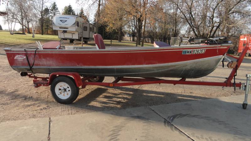 Shore Line Alum Cantilever Pontoon Lift & 1984 Lund Boat & Dahl Trailer ...