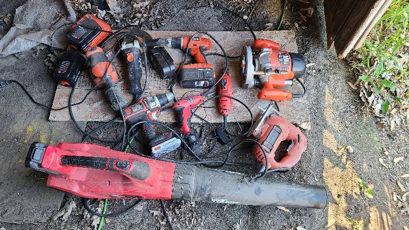 DASSEL ONSITE Estate Sale for the Burrell Family Homestead, Quality ...