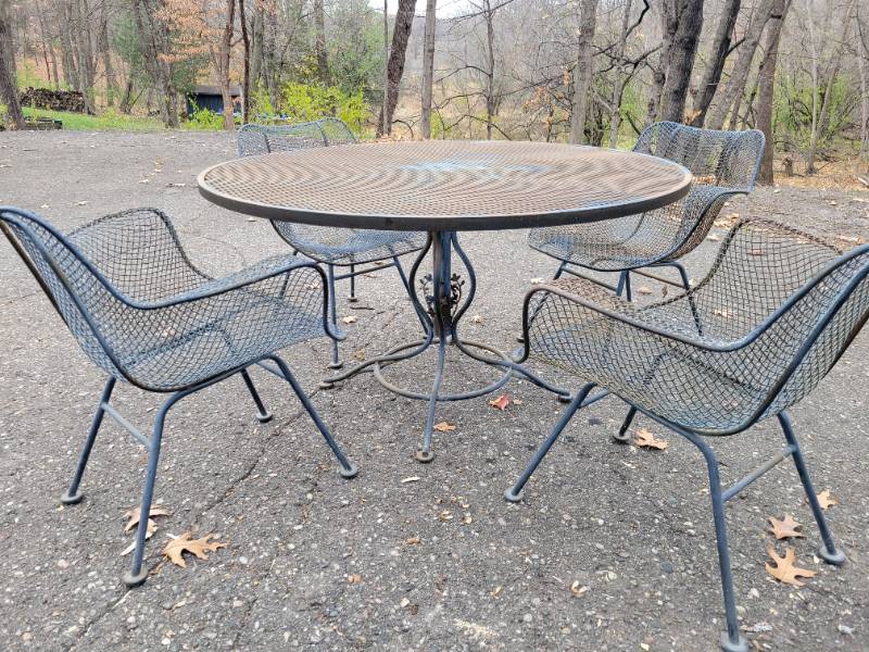 Russell Woodard Sculptura Patio Set. Clocks. Jenny Lind Furn. Paintings ...